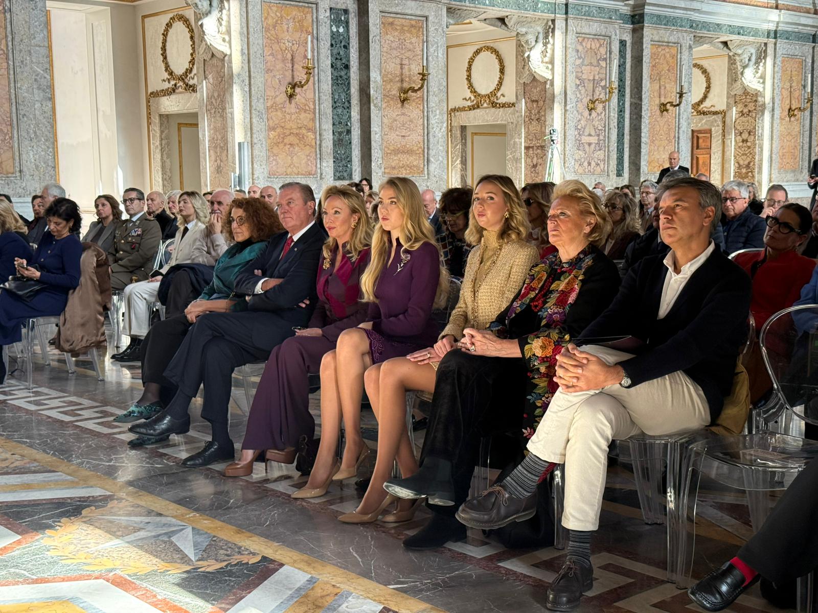 Dal 20 dicembre 2025 al 20 aprile 2026 alla Reggia di Caserta la mostra “Regine: trame di ...